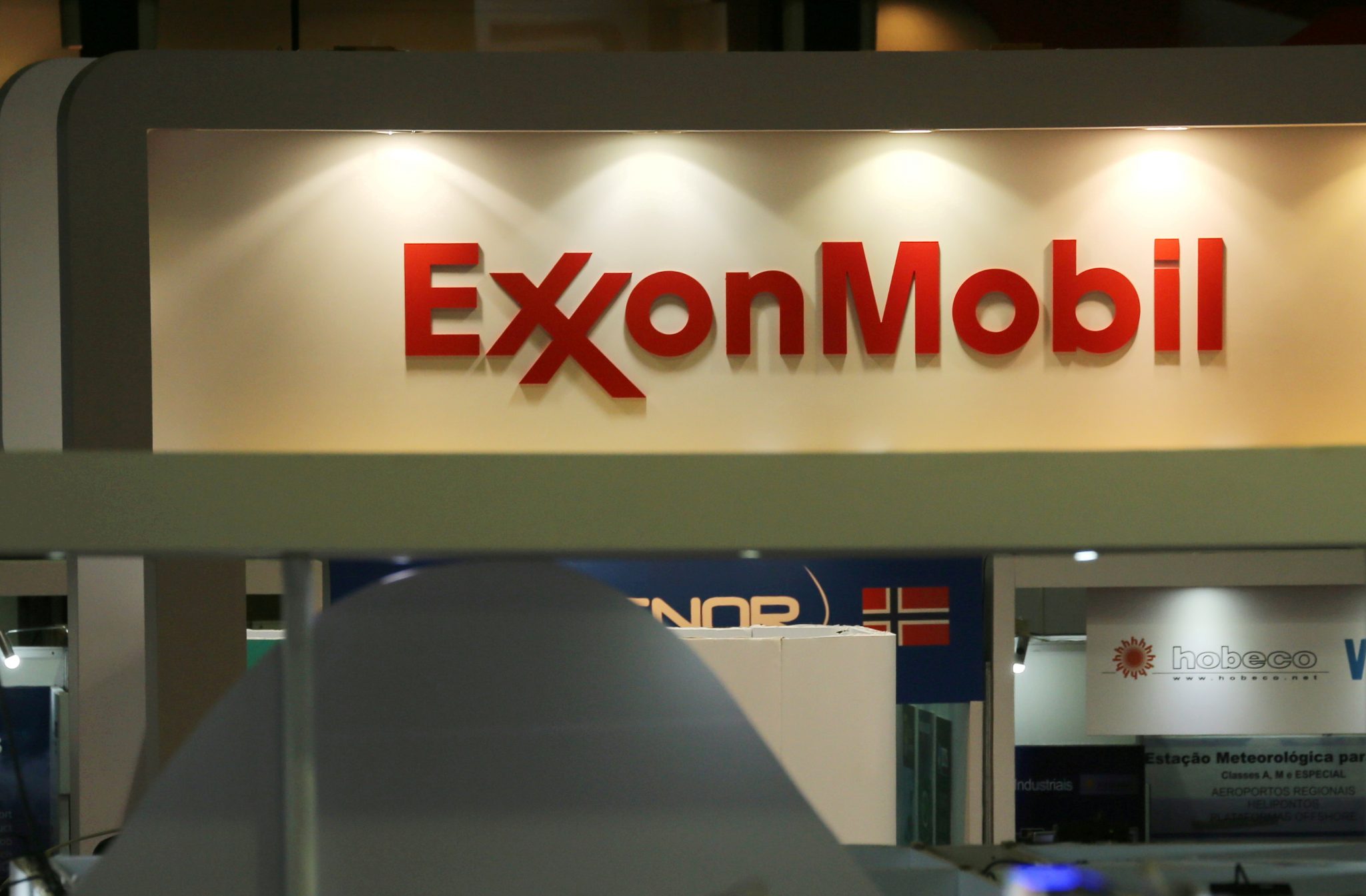 Exxon losing veteran oil traders recruited to beef up profit | Canada ...